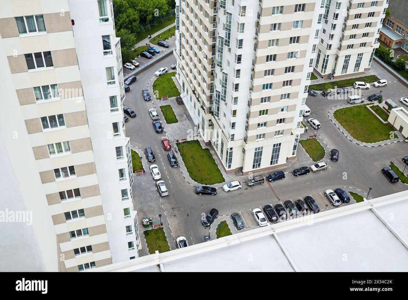 Apartment complex courtyard on hi-res stock photography and images - Alamy