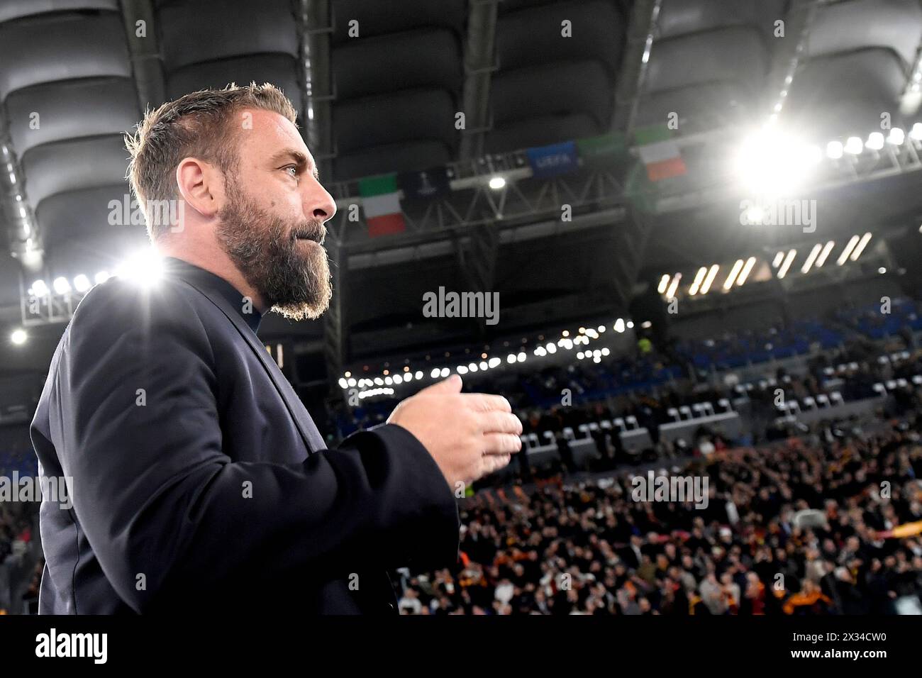 Daniele De Rossi coach of AS Roma looks on during the Europa League ...
