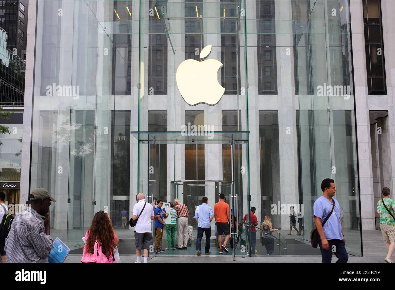 NEW YORK, USA - SEP 08, 2014: Entrance to the largest Apple Store in ...