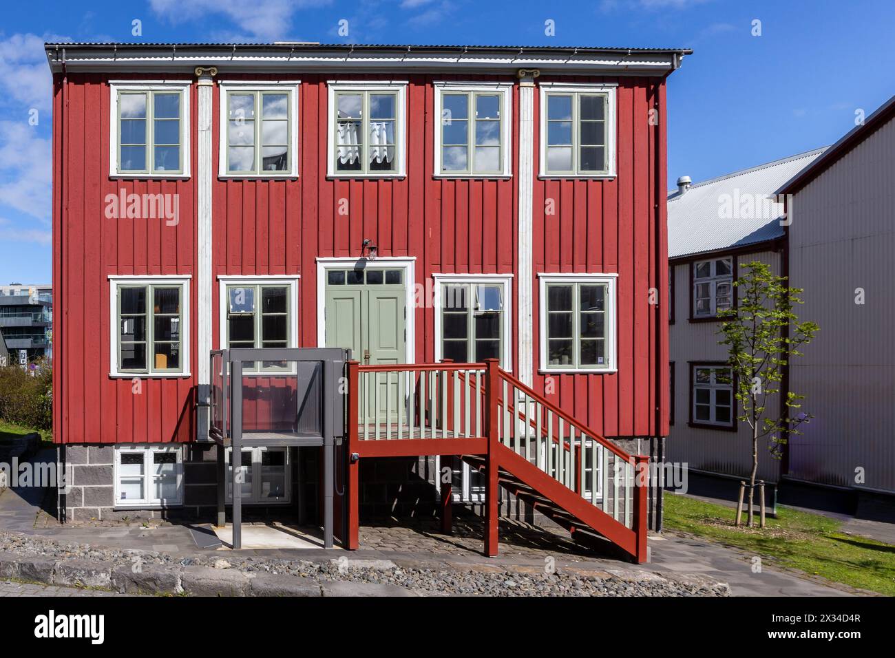 Metal clad building hi-res stock photography and images - Alamy