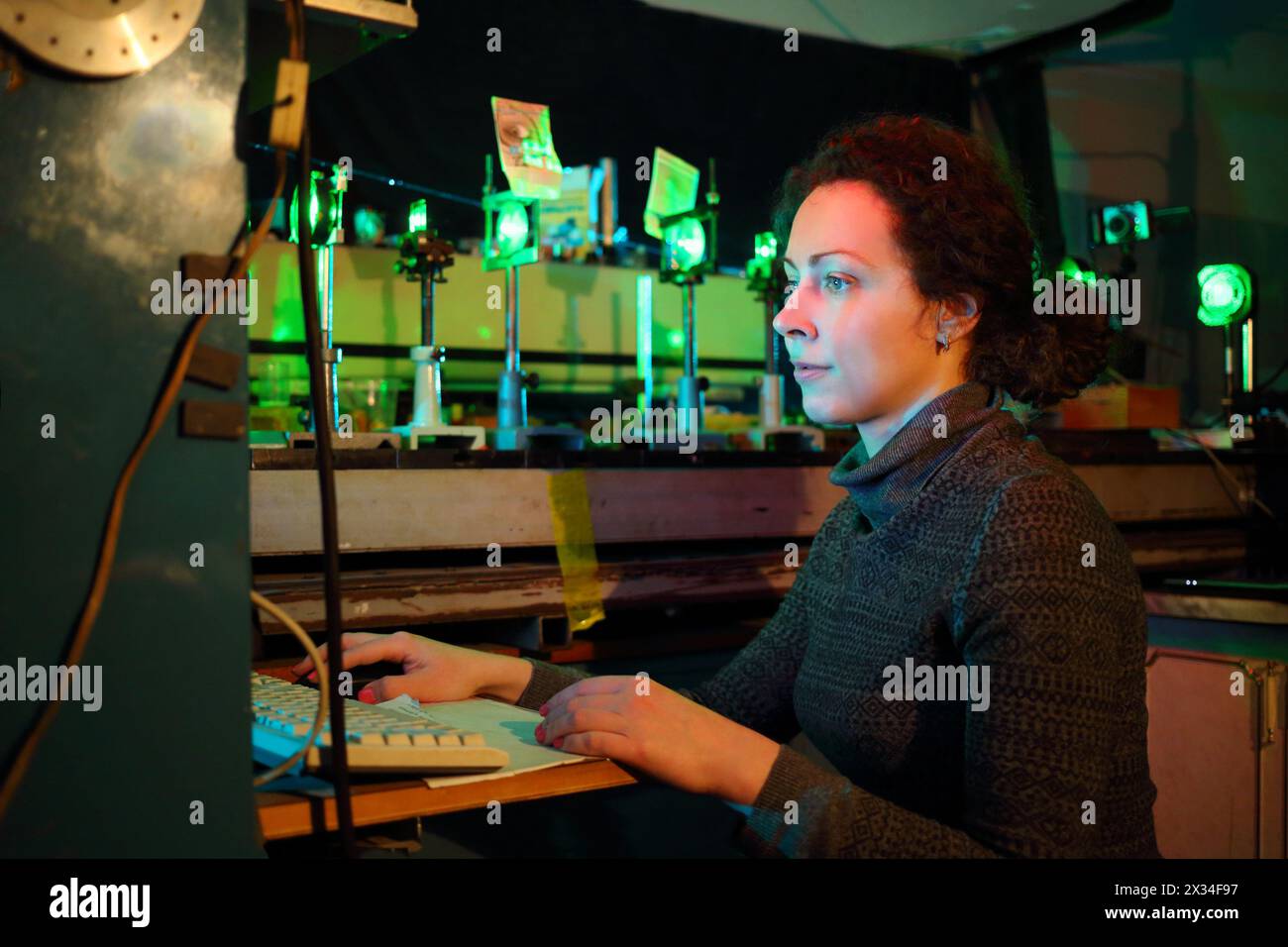 Woman works computer in laboratory hi-res stock photography and images ...