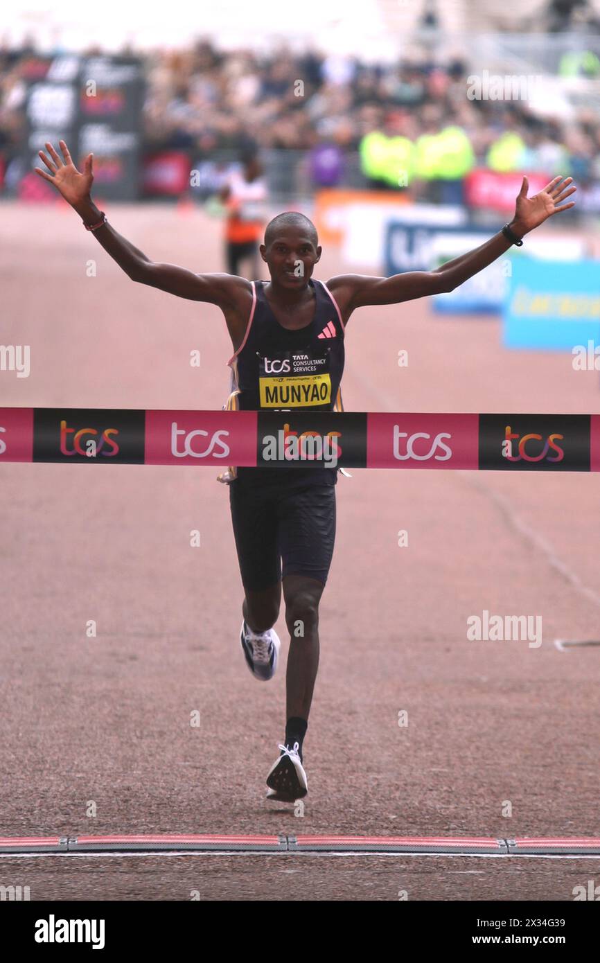 Alexander Mutiso Munyao of Kenya wins the mens Marathon at the 2024 TCS London Marathon Stock ...