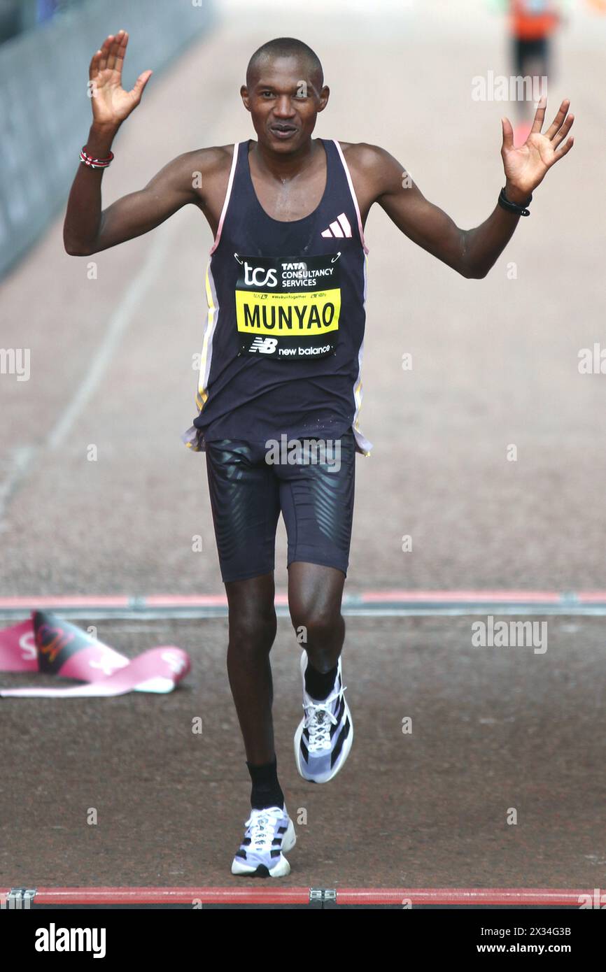 Alexander Mutiso Munyao of Kenya wins the mens Marathon at the 2024 TCS London Marathon Stock ...