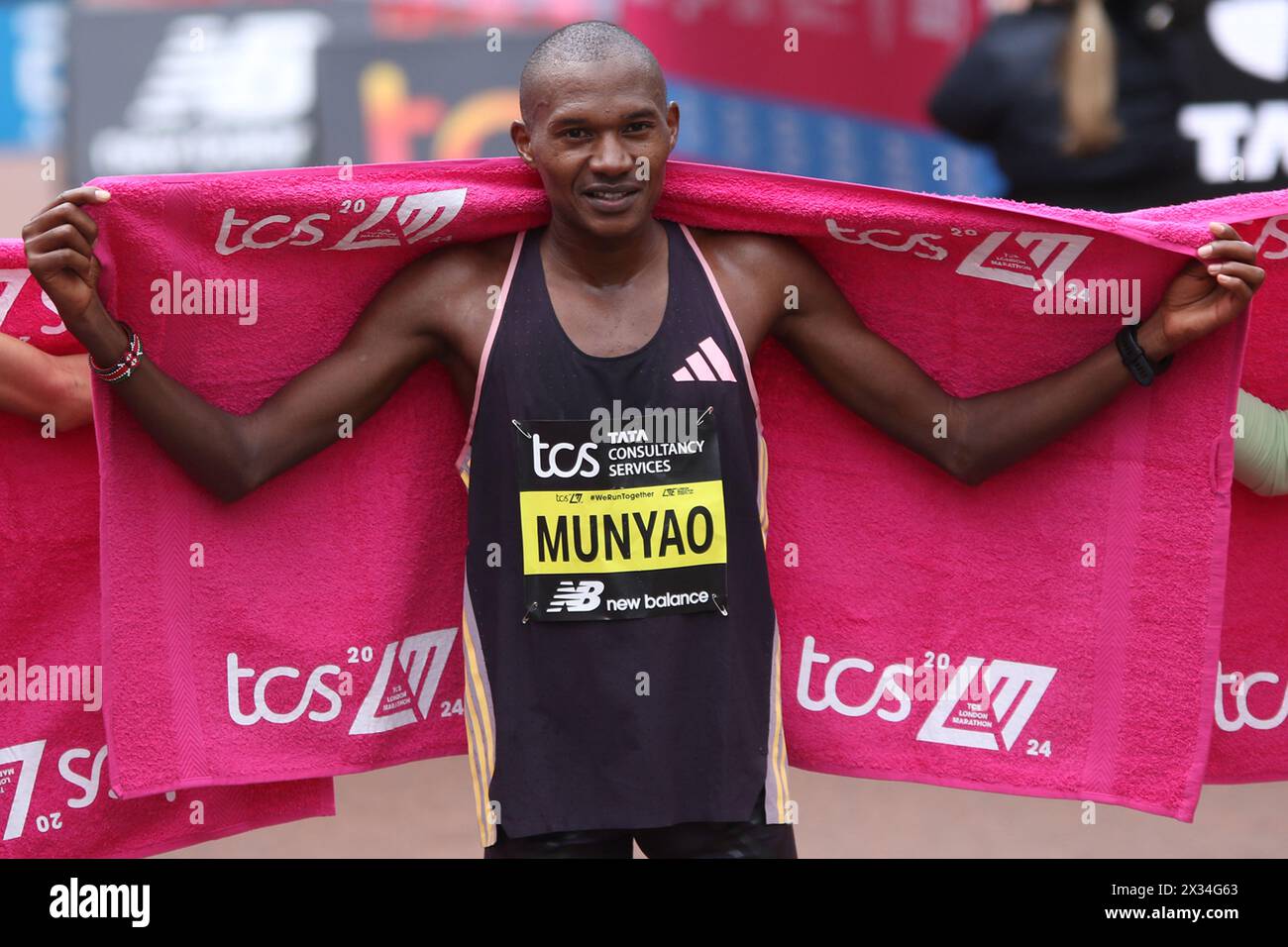 Alexander Mutiso Munyao of Kenya wins the mens Marathon at the 2024 TCS London Marathon Stock ...