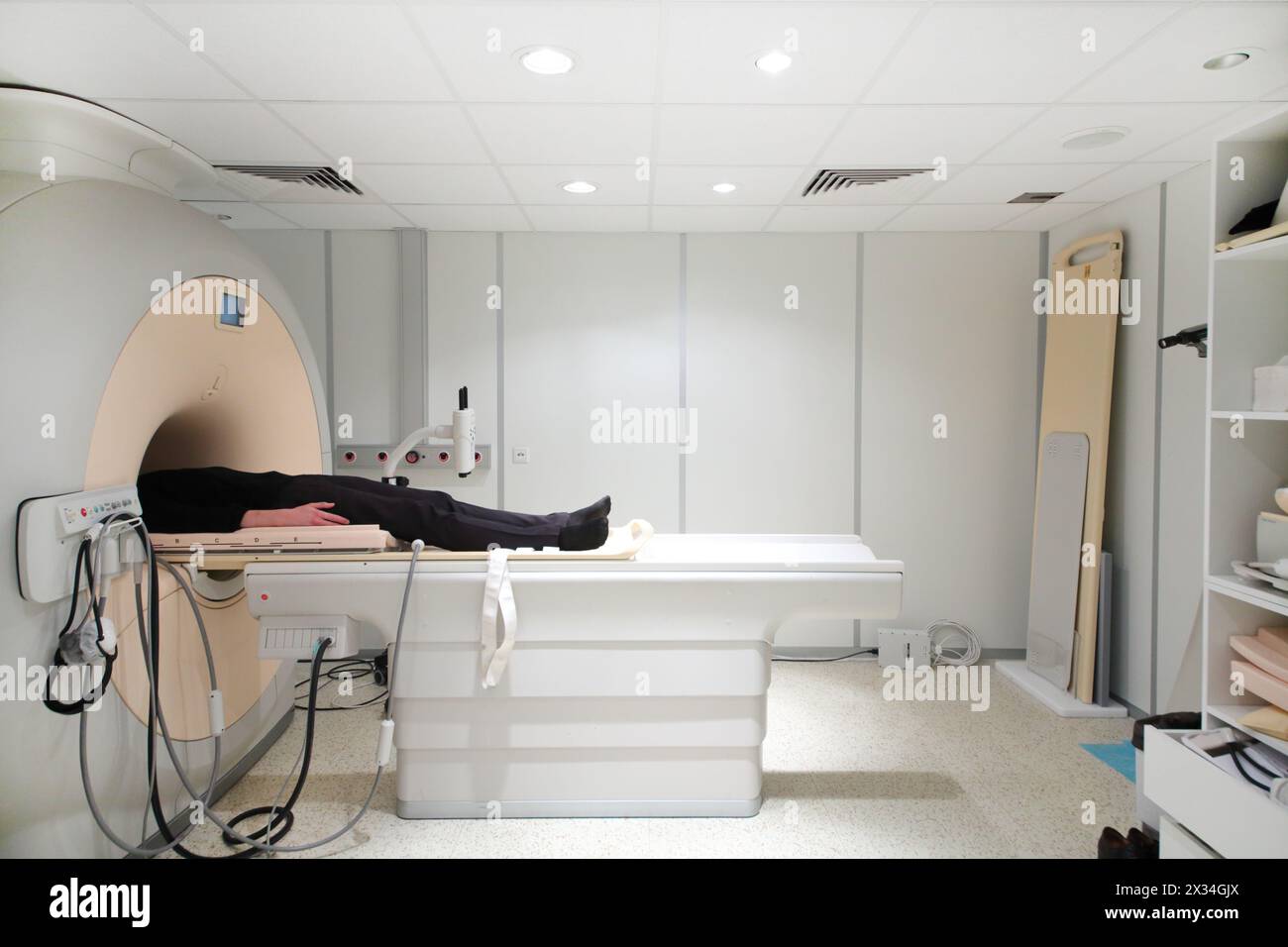 Ct scanner legs hi-res stock photography and images - Alamy