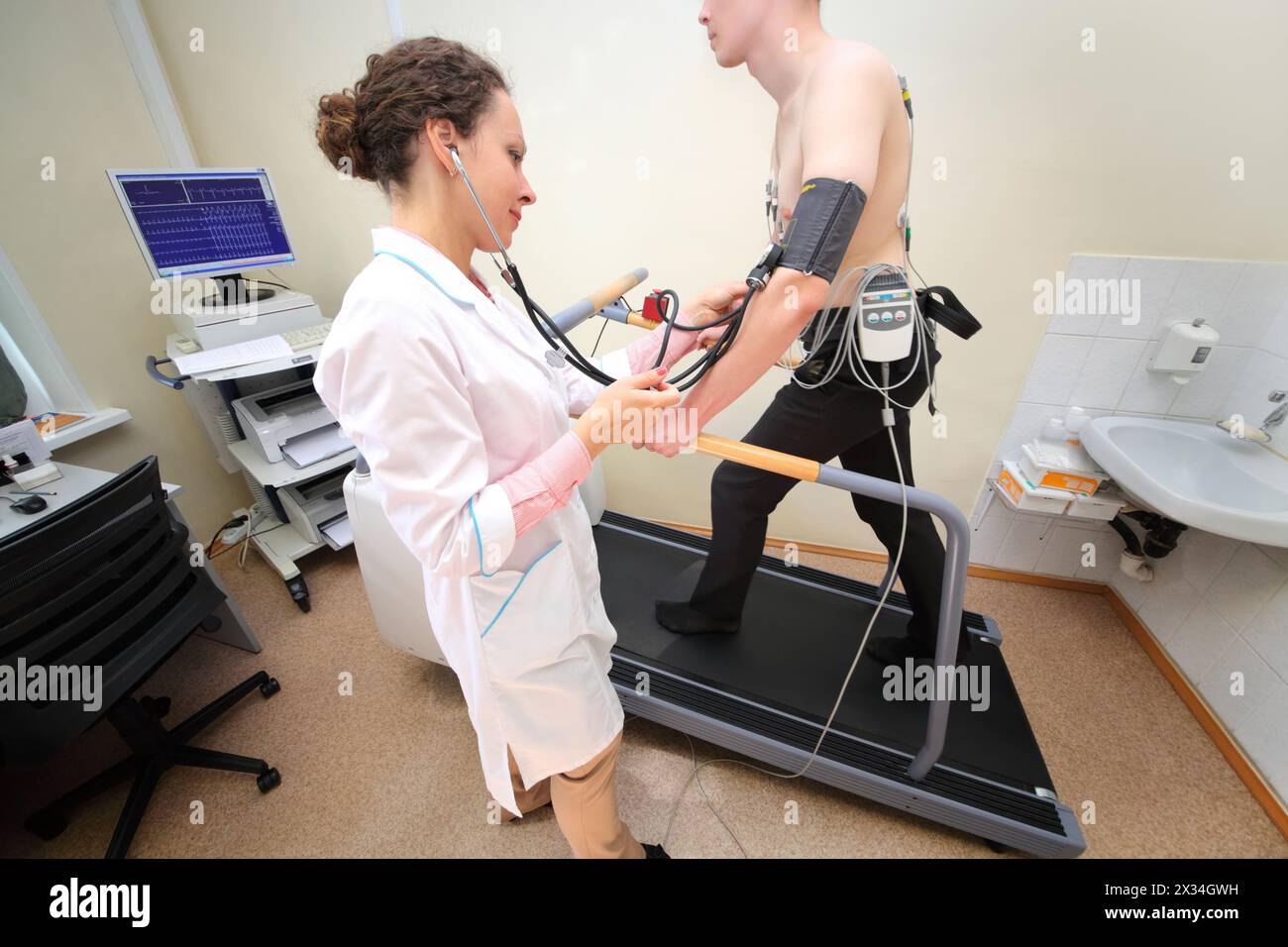 Male nurse measuring patients hi-res stock photography and images - Alamy