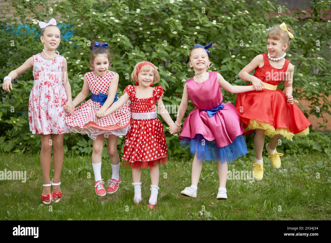 Five dancers in red hi-res stock photography and images - Alamy