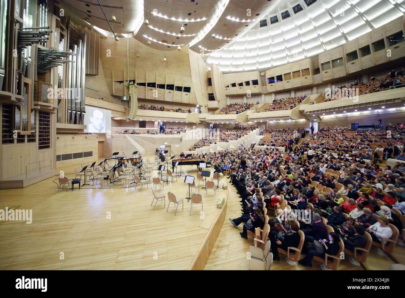 Opera house grand organ hi-res stock photography and images - Alamy