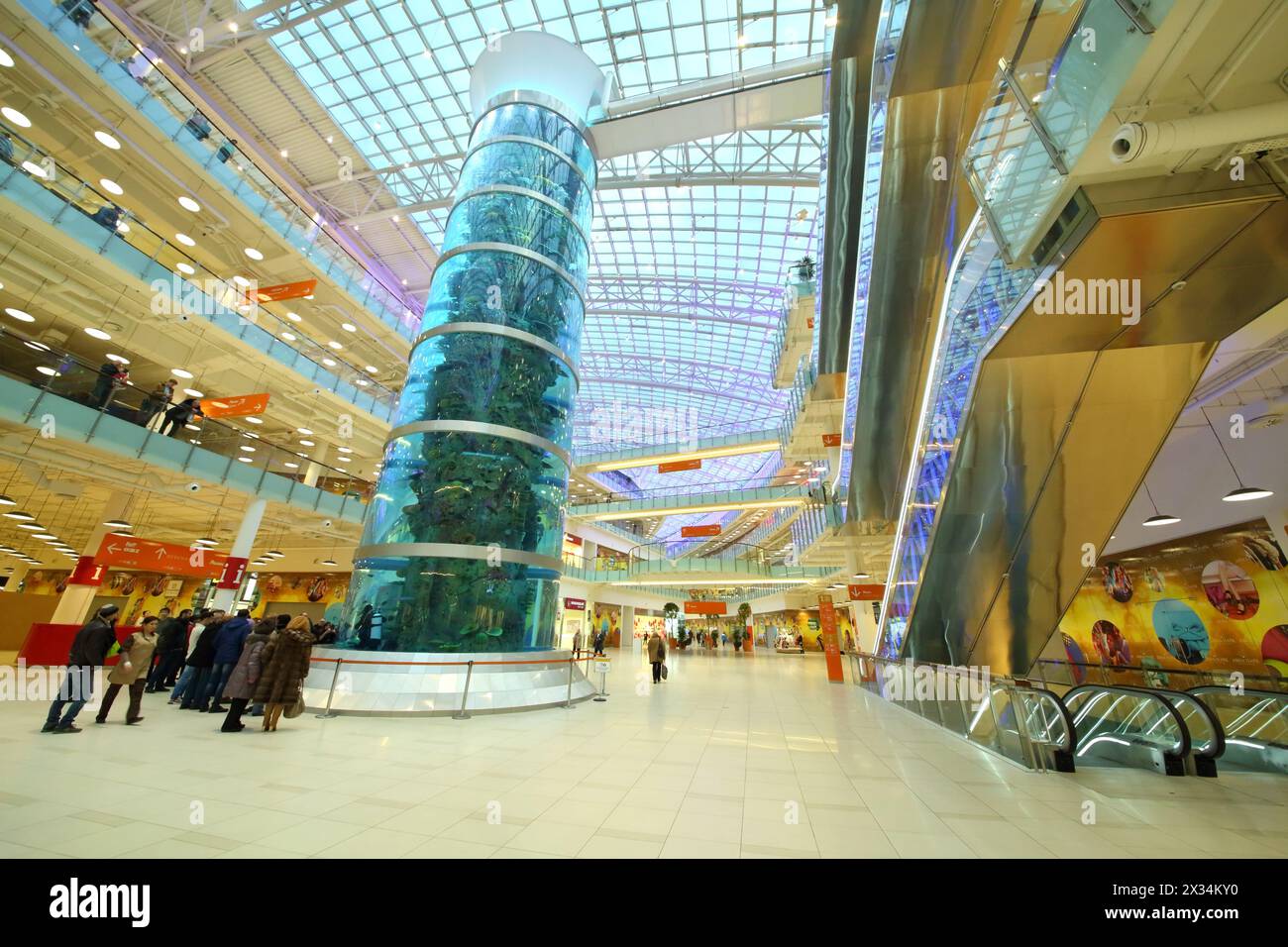 MOSCOW - DEC 05, 2014: Highest in the world aquarium in the shopping ...