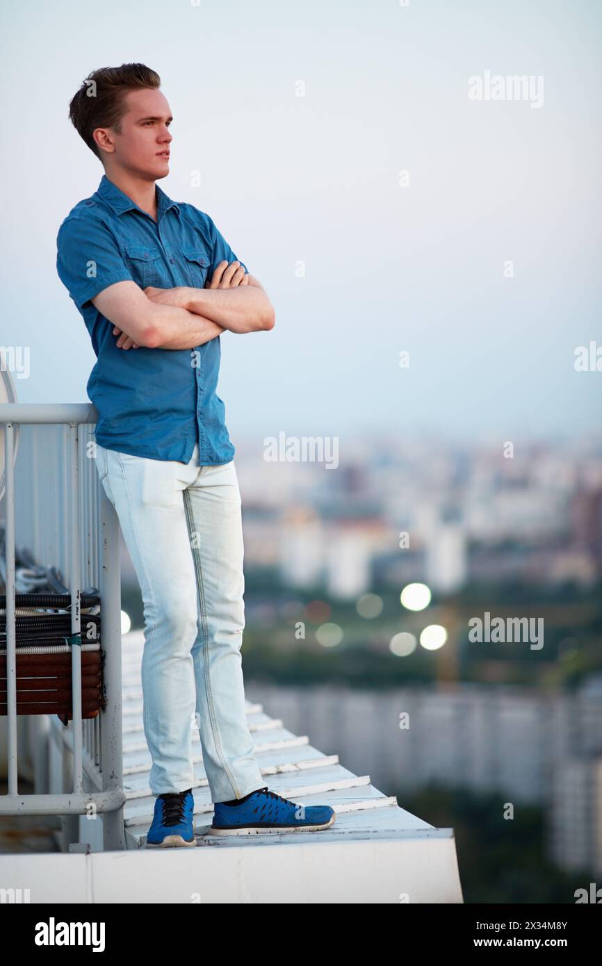 Lean to roof hi-res stock photography and images - Alamy