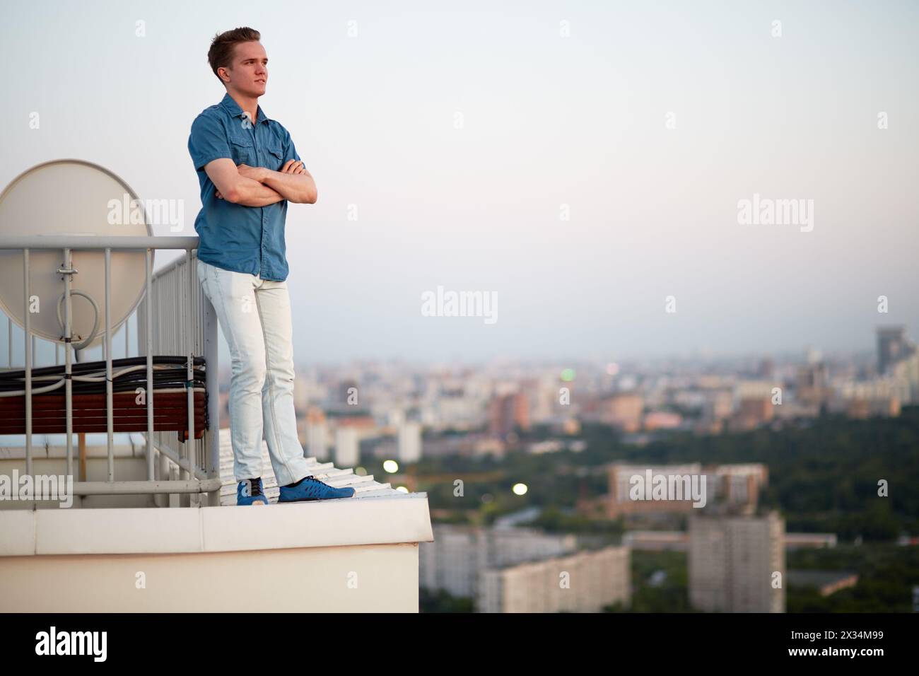 Lean to roof hi-res stock photography and images - Alamy