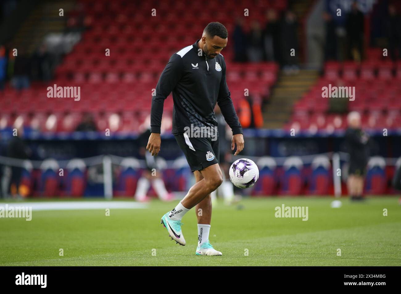London, April 24th 2024: Callum Wilson of Newcastle pre match warm up ...