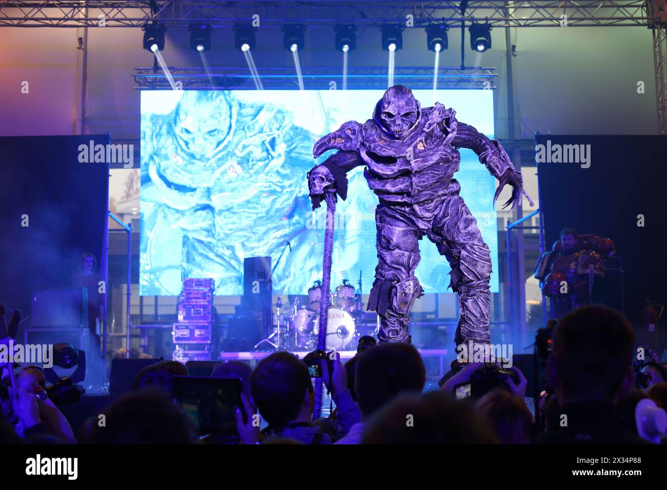12 comic performances hi-res stock photography and images - Alamy
