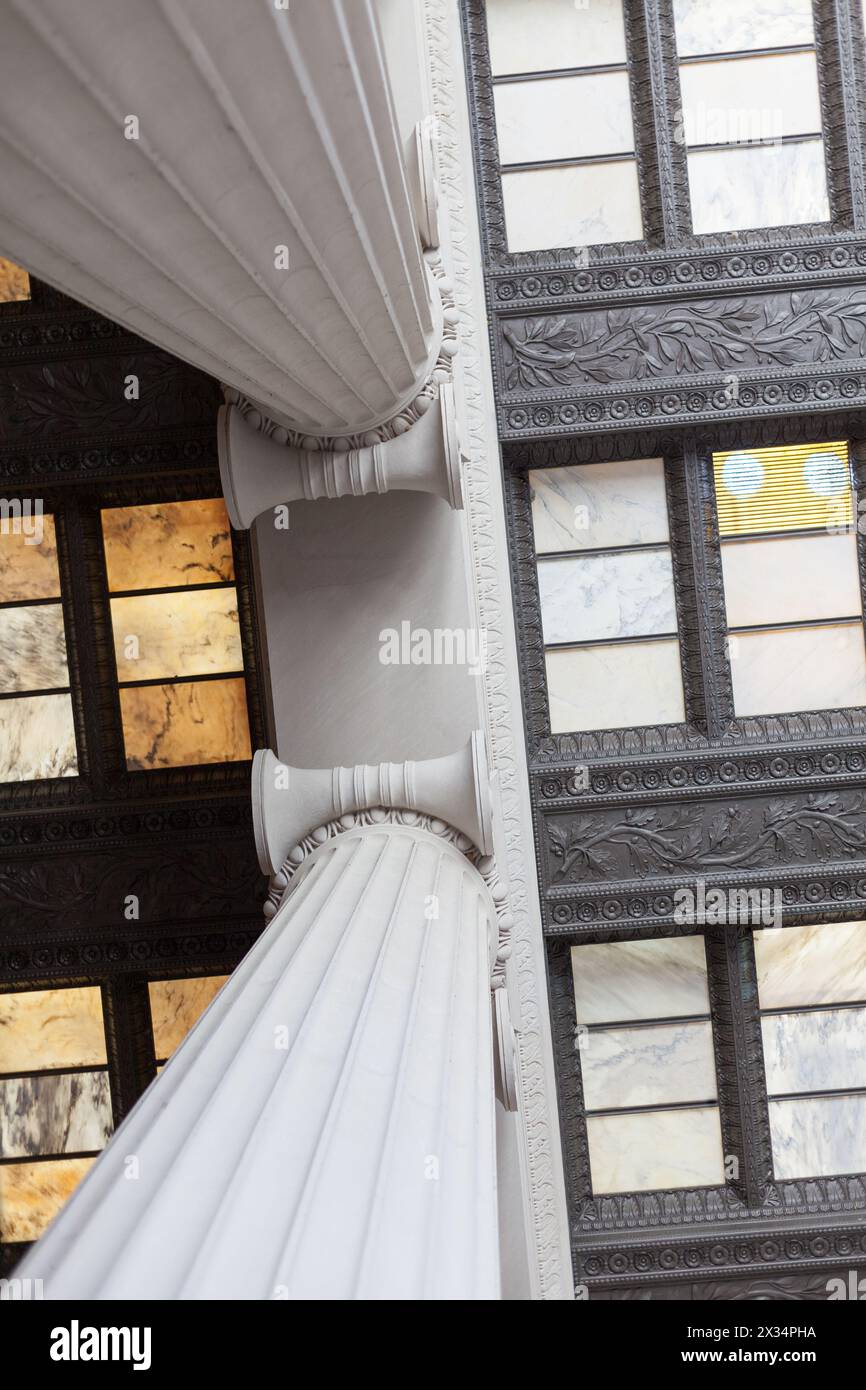 columns of Lincoln Memorial, The Lincoln Memorial is an American ...
