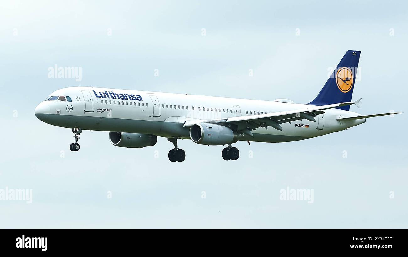 Ein Airbus A321-100, A321-131 der Fluglinie, Airline, Fluggesellschaft ...