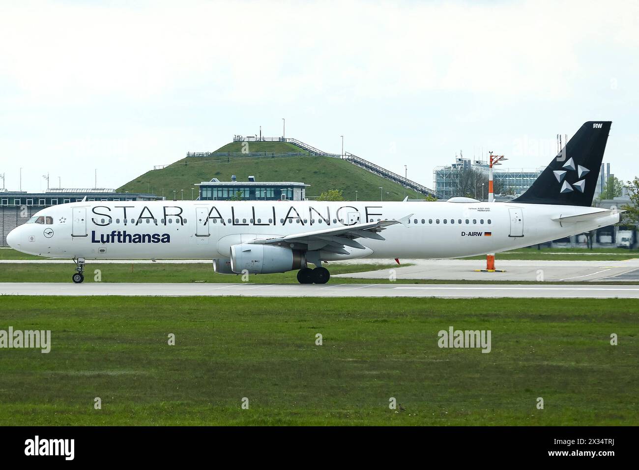 Ein Airbus A321-100, A321-131 der Fluglinie, Airline, Fluggesellschaft ...