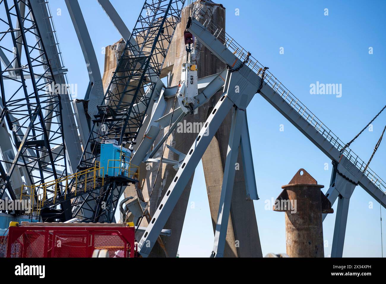 Hydraulic sheers hi-res stock photography and images - Alamy