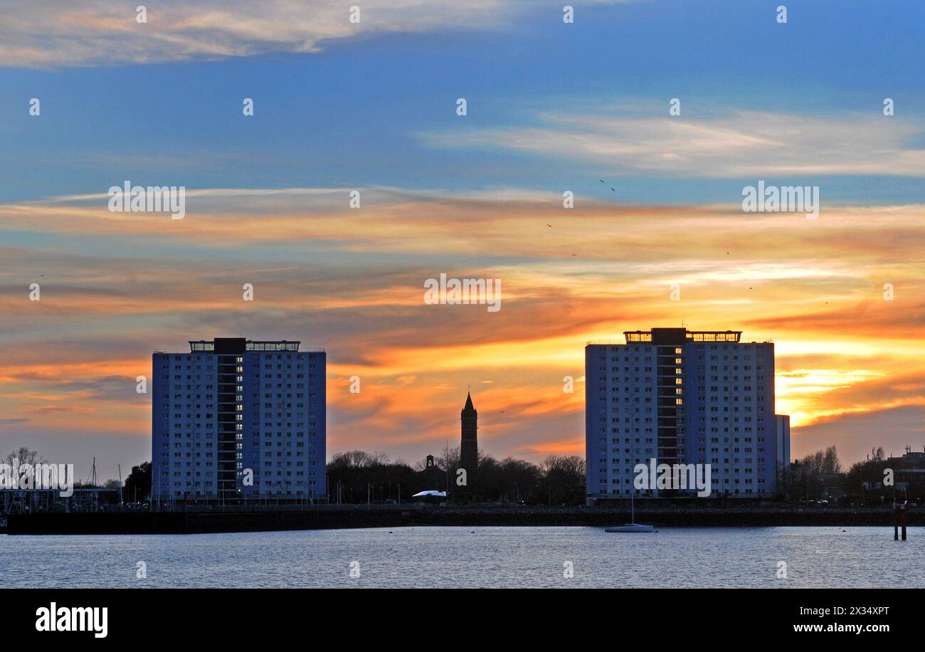 SUNSET OVER TOWER BLOCKS , GOSPORT FROM GUNWHARF QUAYS, PORTSMOUTH ...