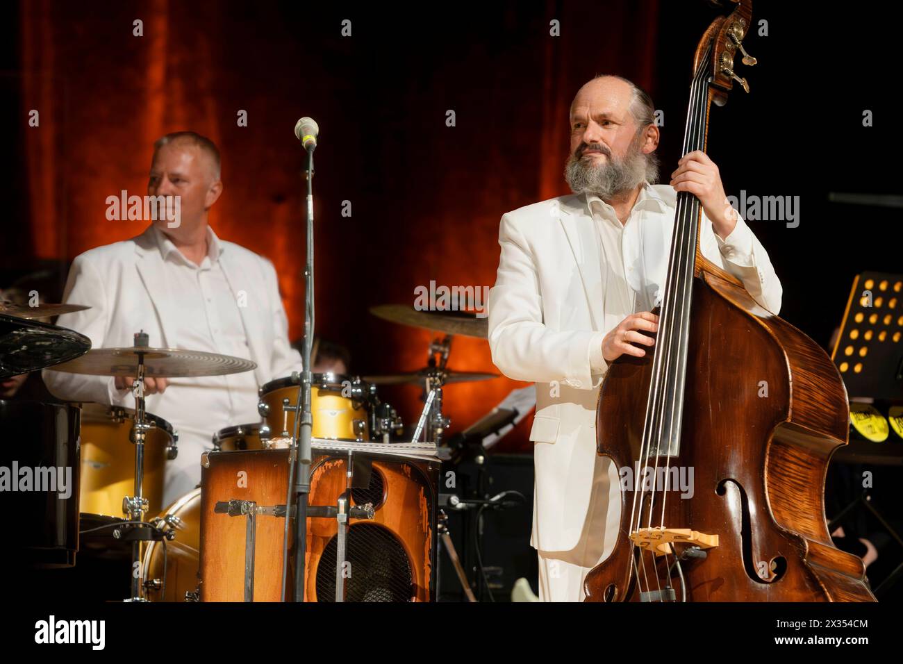 Auftritt der Klazz Brothers mit Tim Hahn li., Schlagzeug und Kilian ...