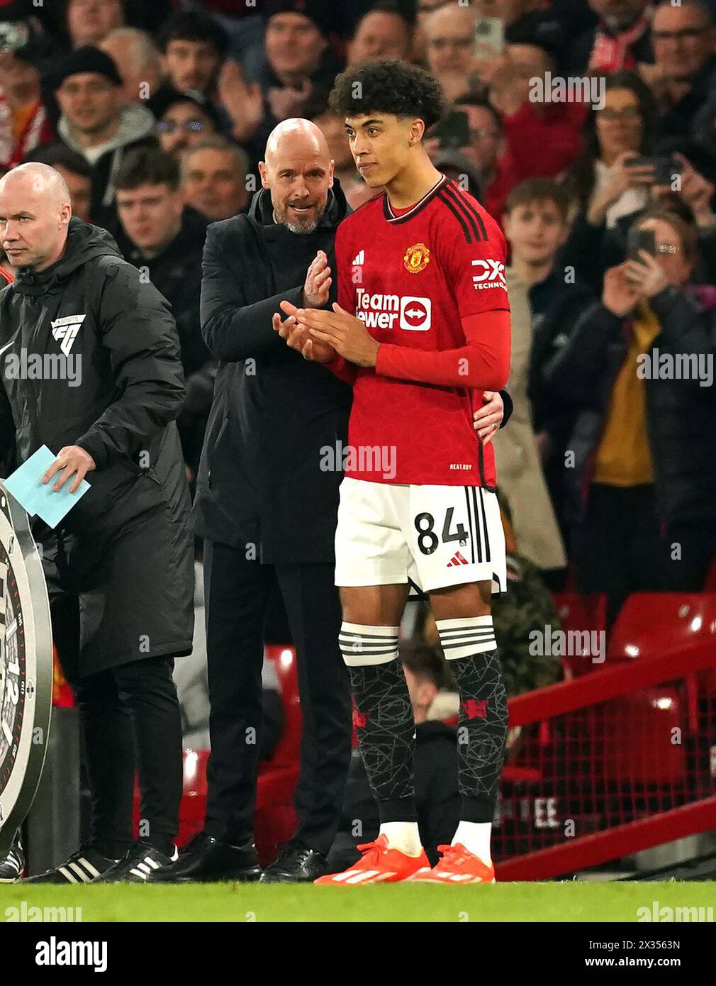 Manchester United manager Erik ten Hag instructs Ethan Wheatley on the ...