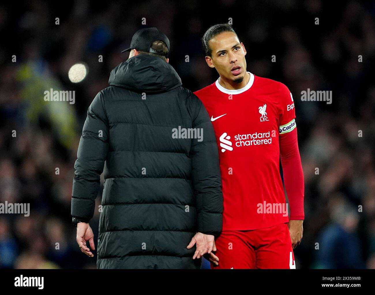 Virgil van dijk premier league passes hi-res stock photography and ...