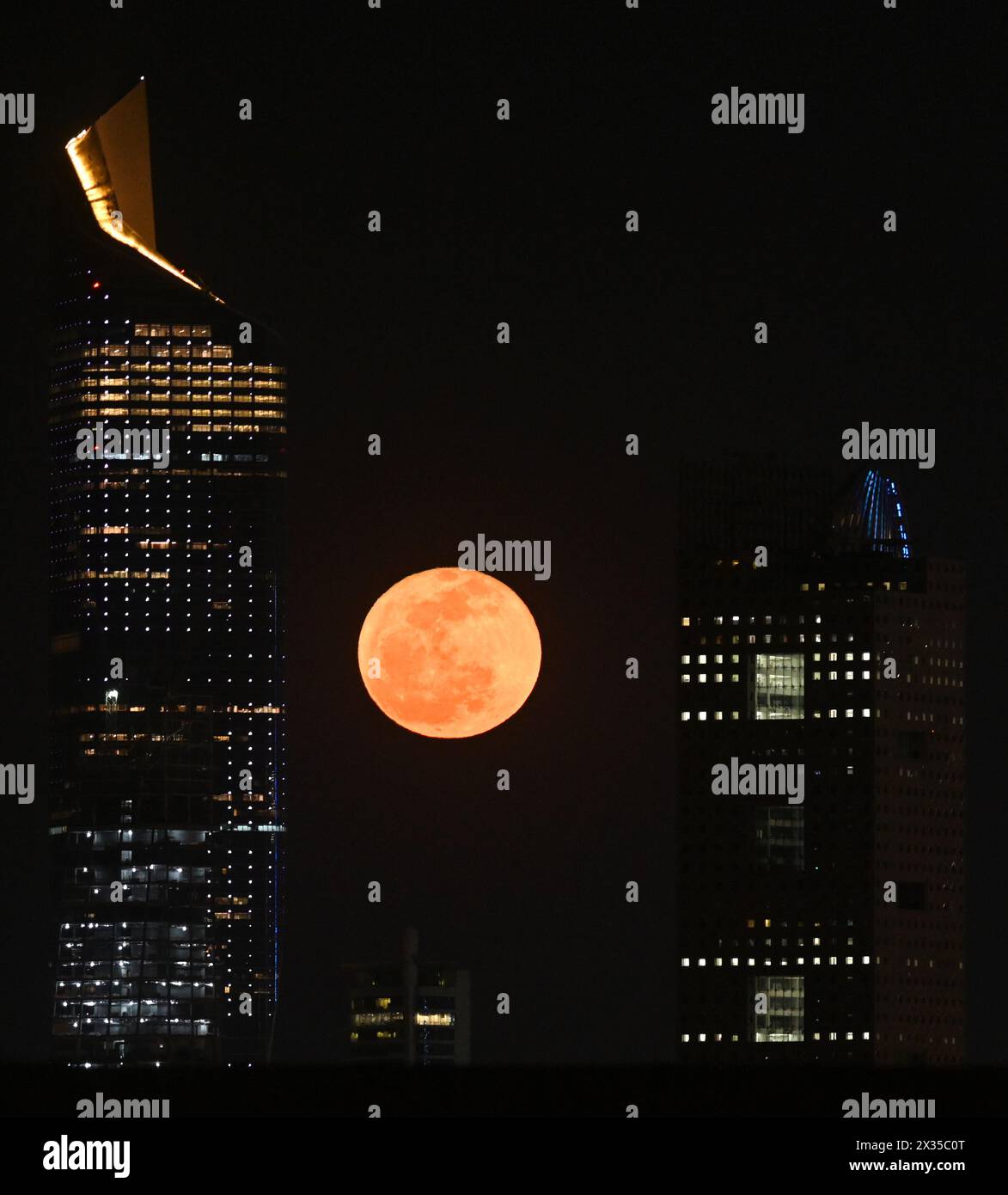 Kuwait City, Kuwait. 24th Apr, 2024. The moon rises between skyscrapers ...