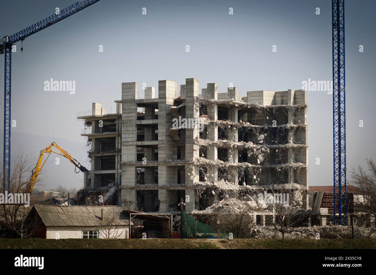 Building demolition explosive hi-res stock photography and images - Alamy