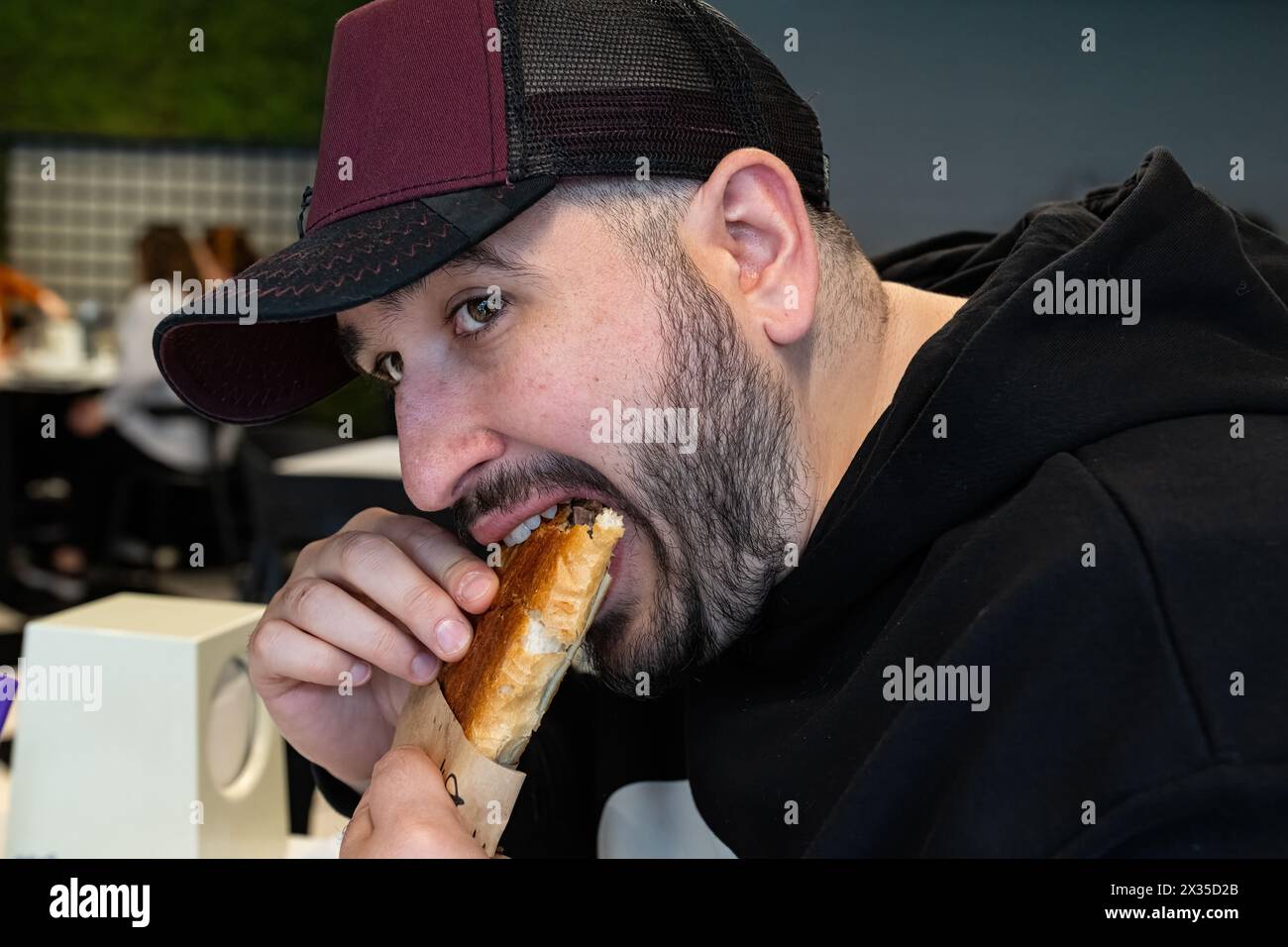 Man eating fish sandwich hi-res stock photography and images - Alamy