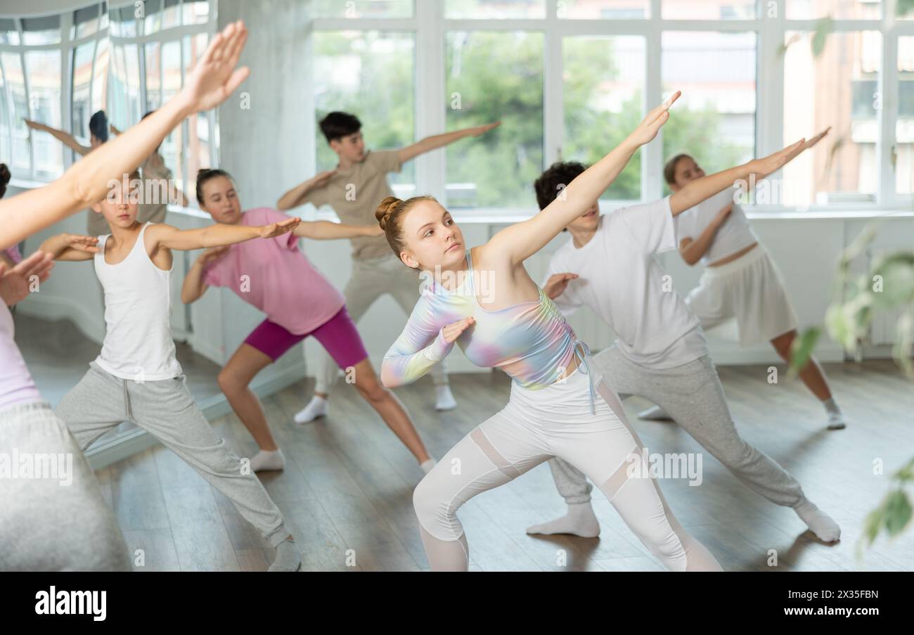 Group of children dancing hip hop Stock Photo - Alamy