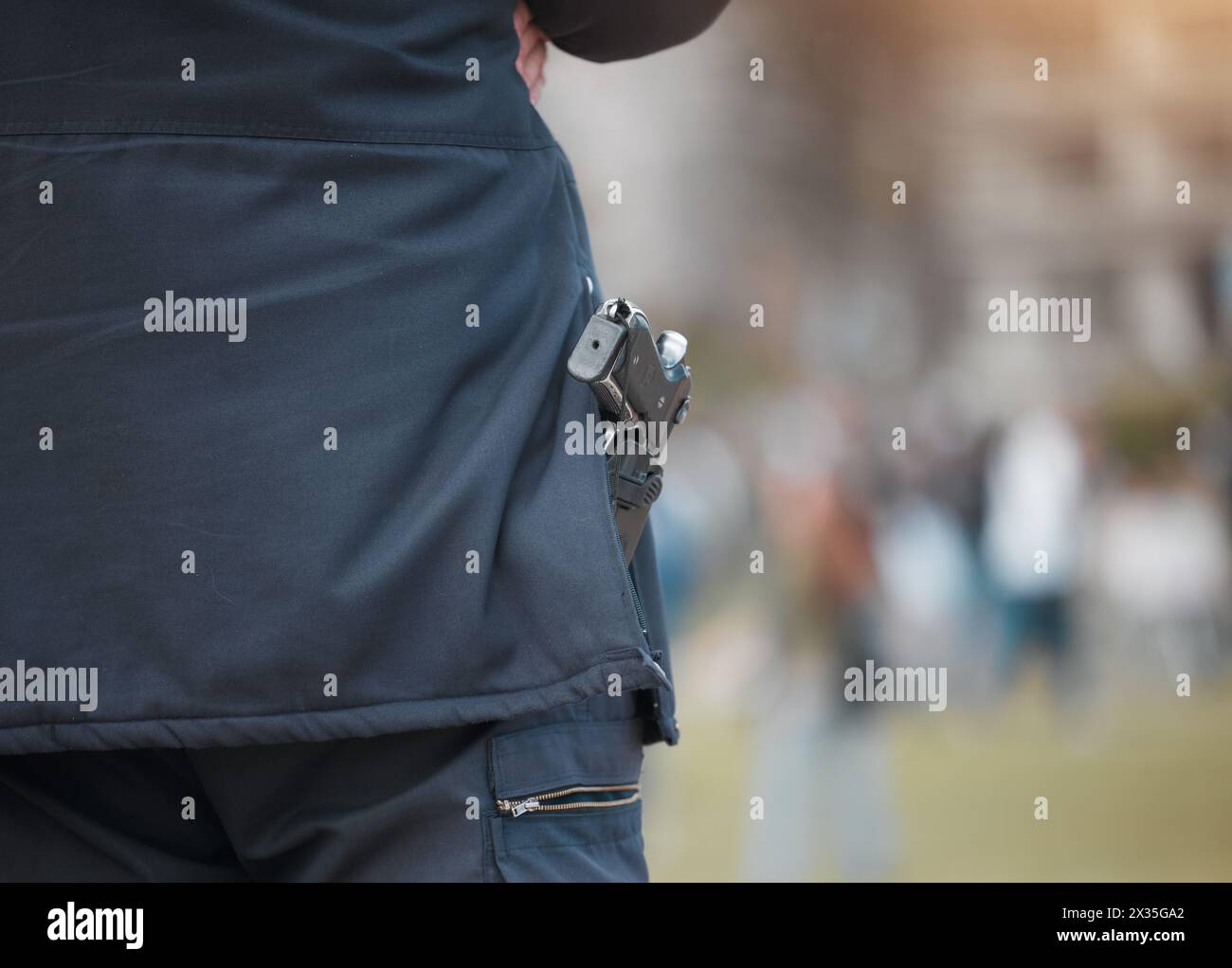 Person alone crowd hi-res stock photography and images - Alamy