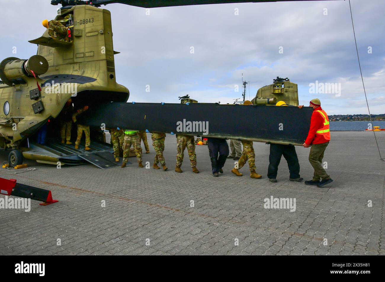 U.S. soldiers assigned to the 224th Expeditionary Combat Aviation ...