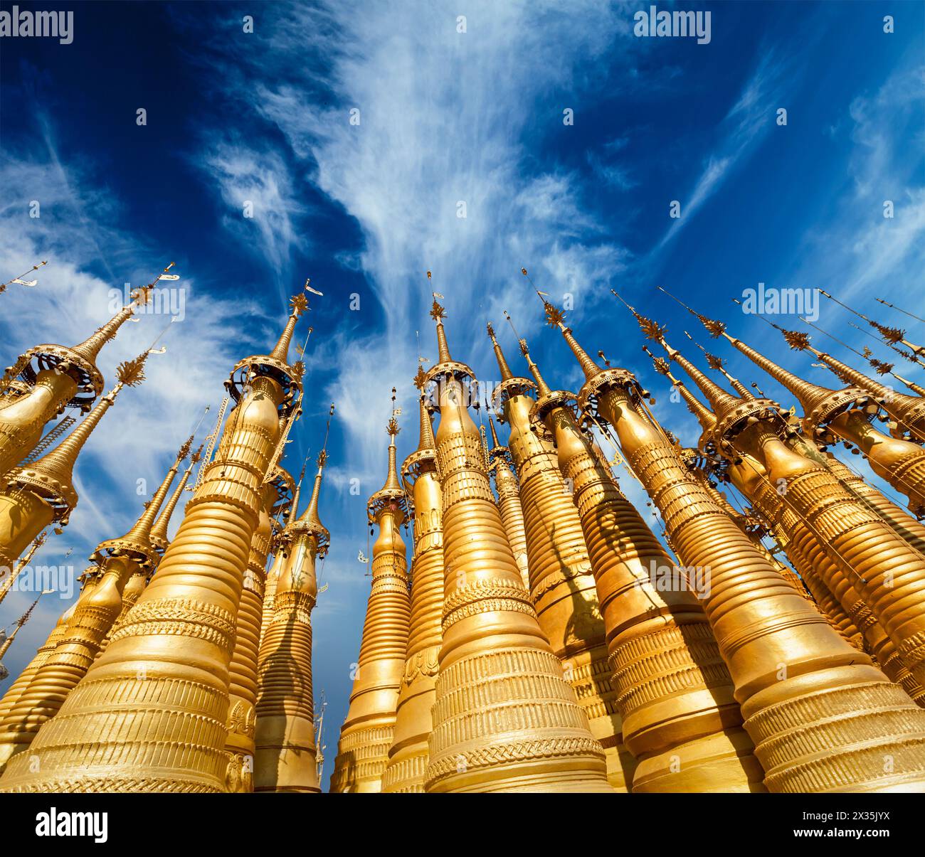 Golden stupas in Shwe Indein Pagoda, Myanmar Stock Photo - Alamy