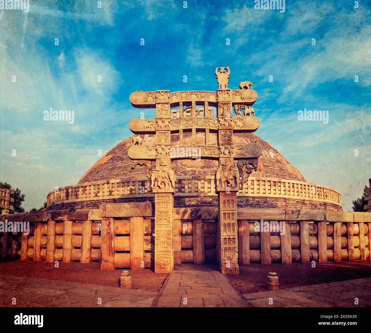 Great Stupa. Sanchi, Madhya Pradesh, India Stock Photo - Alamy
