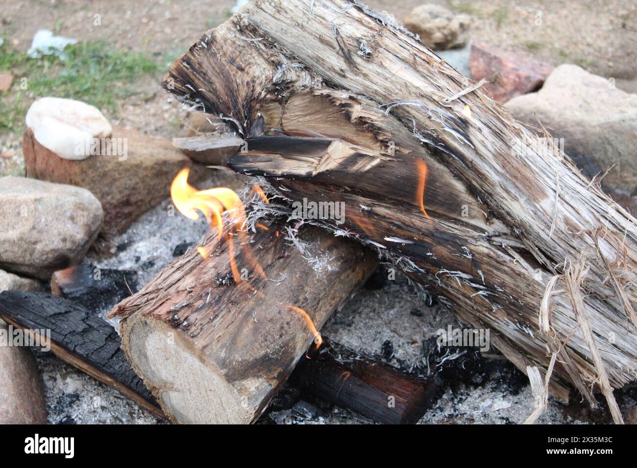 Campfire camaraderie hi-res stock photography and images - Alamy