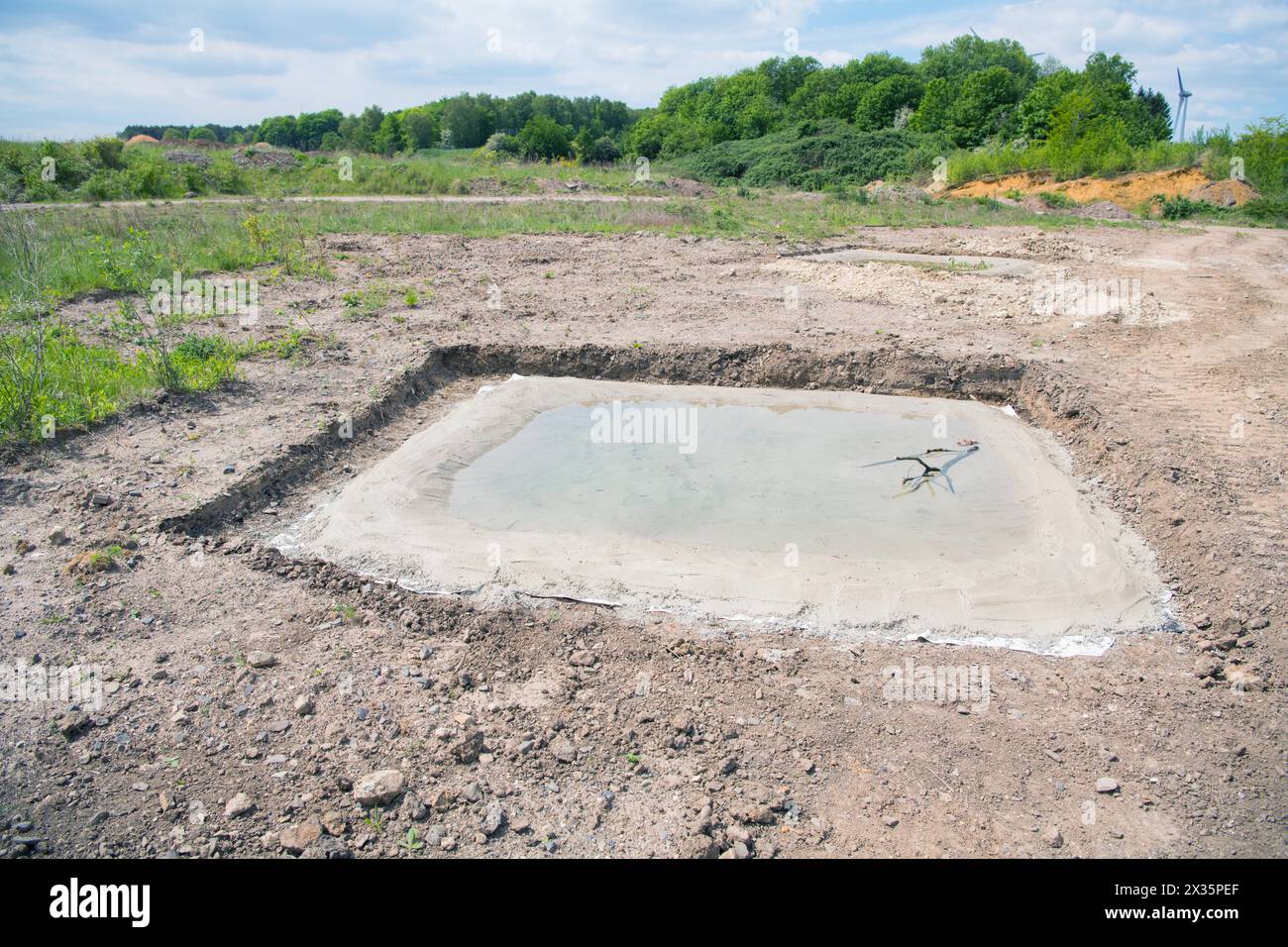 Water filled basin hi-res stock photography and images - Alamy