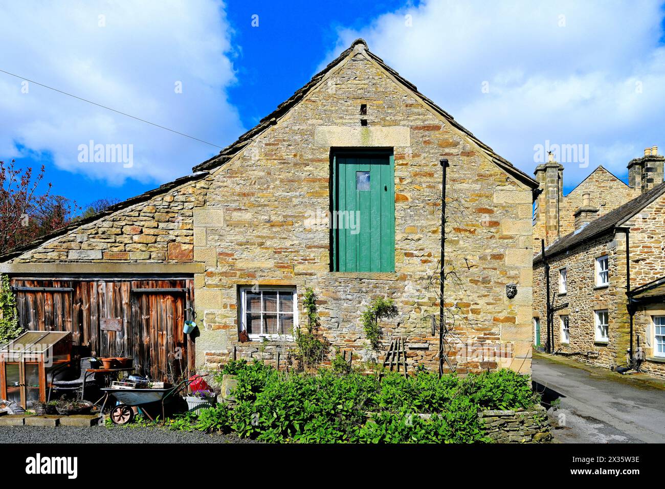 Slanted barn hi-res stock photography and images - Alamy
