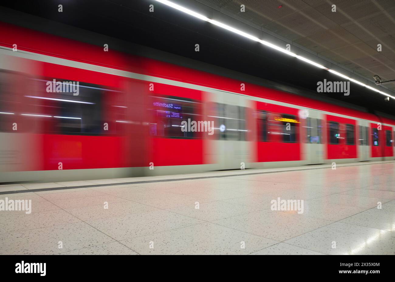 Underground arriving S-Bahn, train, class 420 in traffic red, platform ...