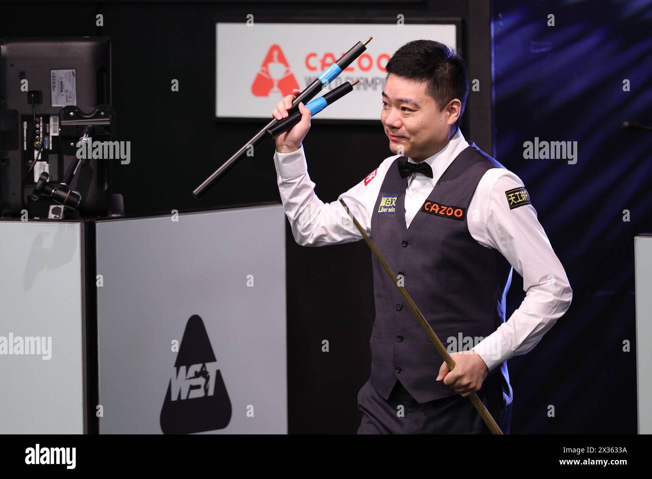 Sheffield, Britain. 24th Apr, 2024. Ding Junhui of China reacts before ...