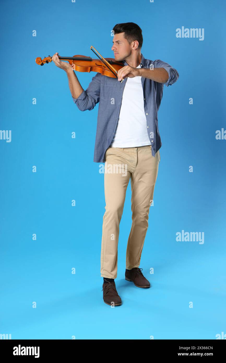 Full portrait violin player hi-res stock photography and images - Alamy