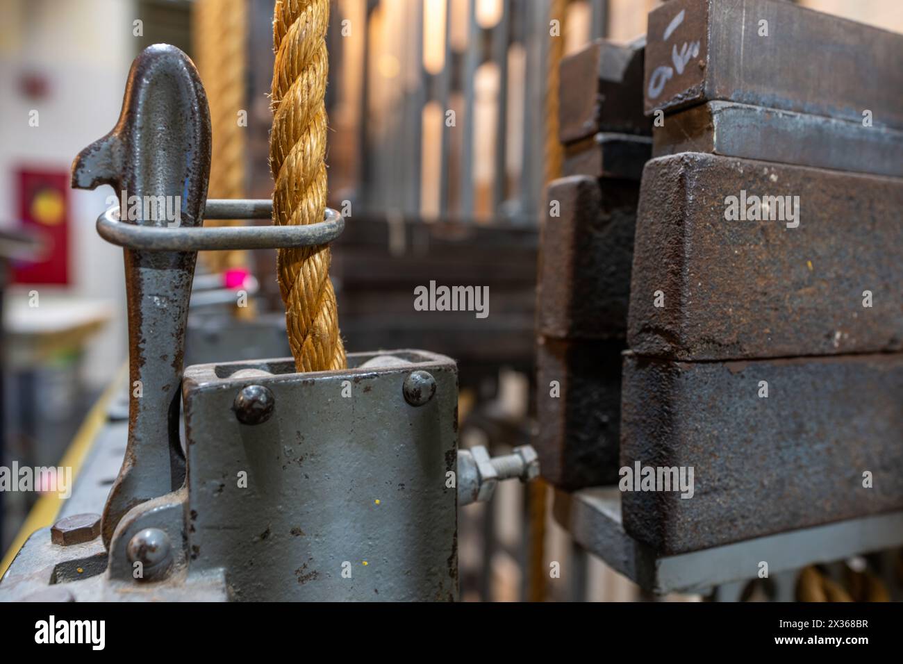 Back stage equipment rope hi-res stock photography and images - Alamy