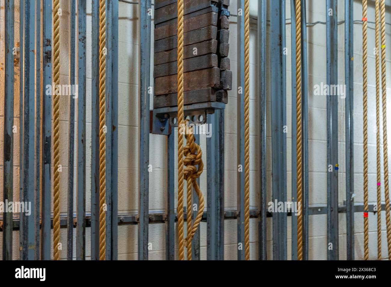 Back stage equipment rope hi-res stock photography and images - Alamy