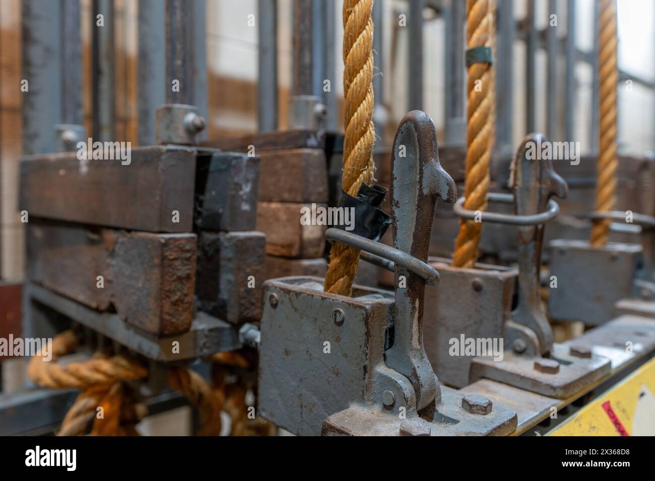 Back stage equipment rope hi-res stock photography and images - Alamy
