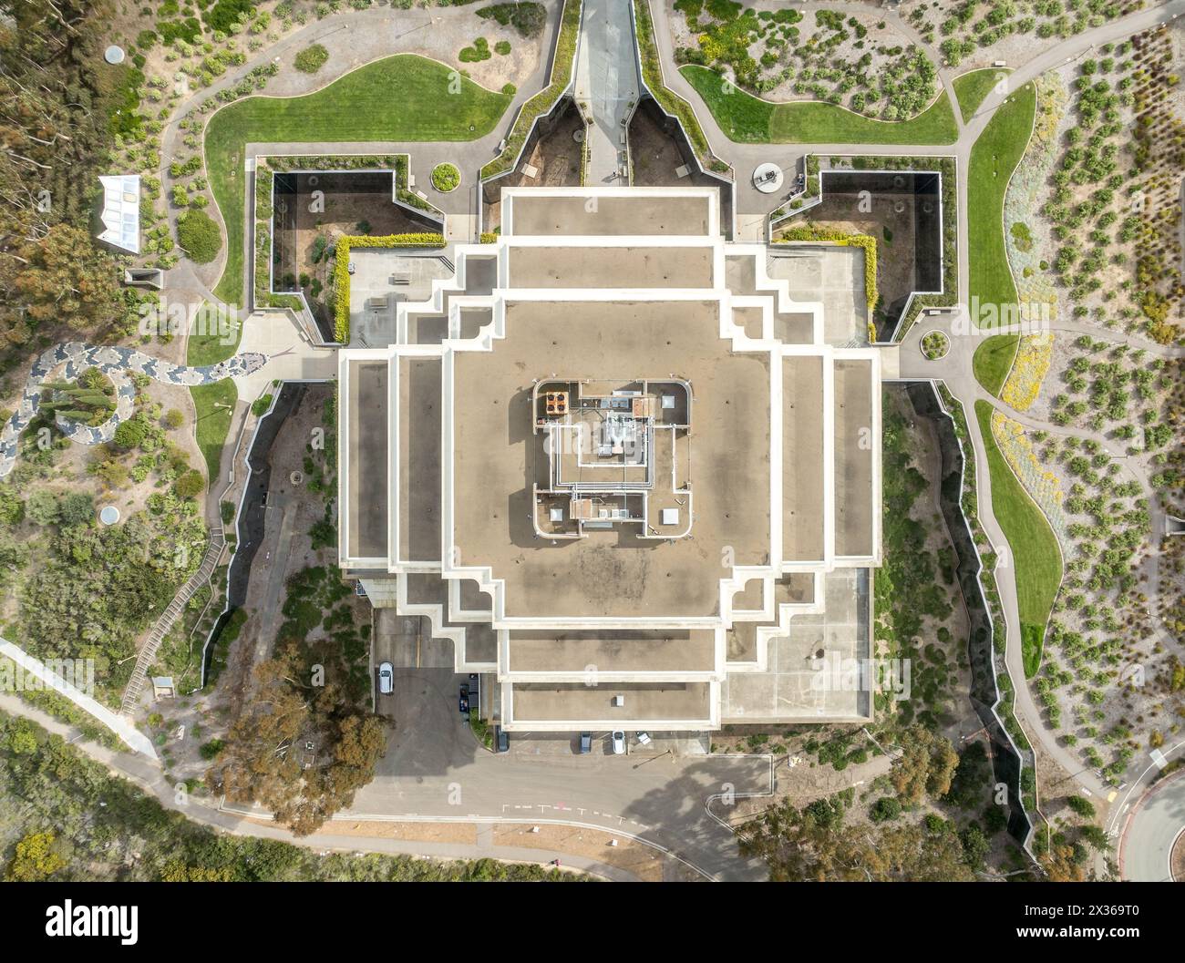 Aerial view of Geysel library at the University of California San Diego ...
