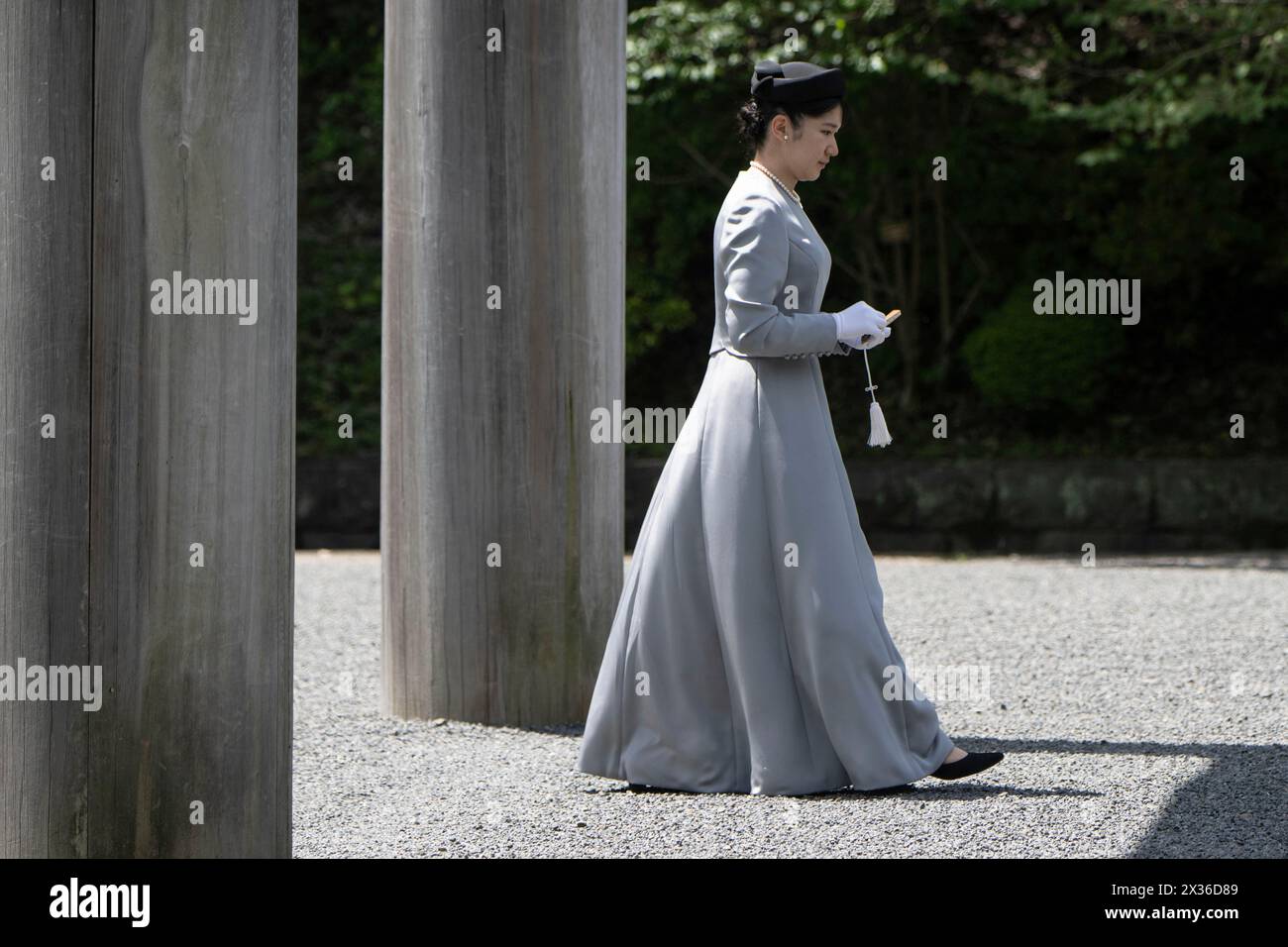 Japan's Princess Aiko visits the tomb of the late Empress Nagako who ...