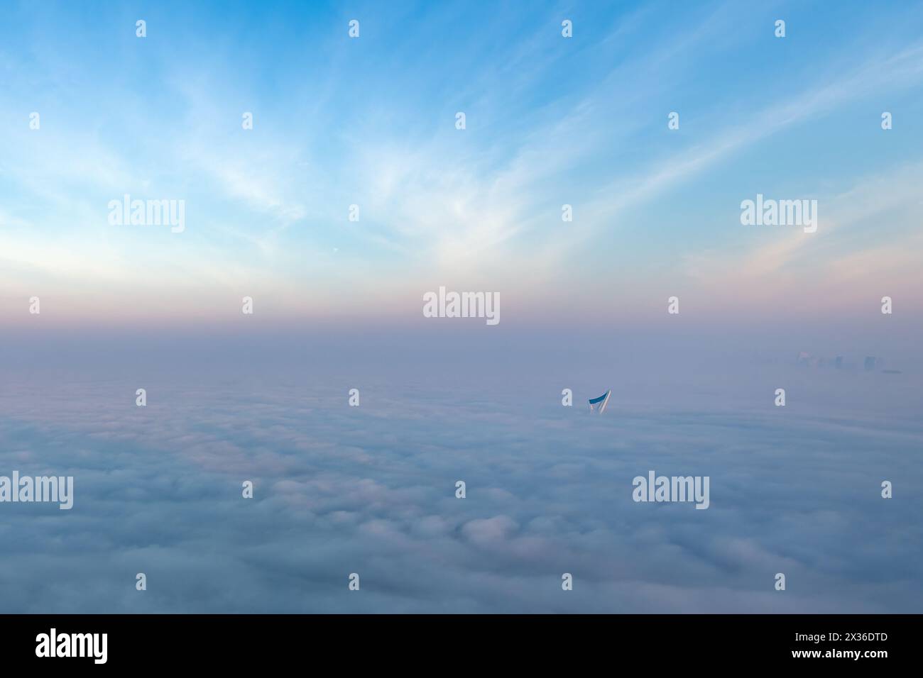 Fog in doha hi-res stock photography and images - Alamy