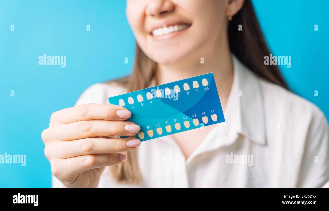 Dentist holding teeth shades hi-res stock photography and images - Alamy