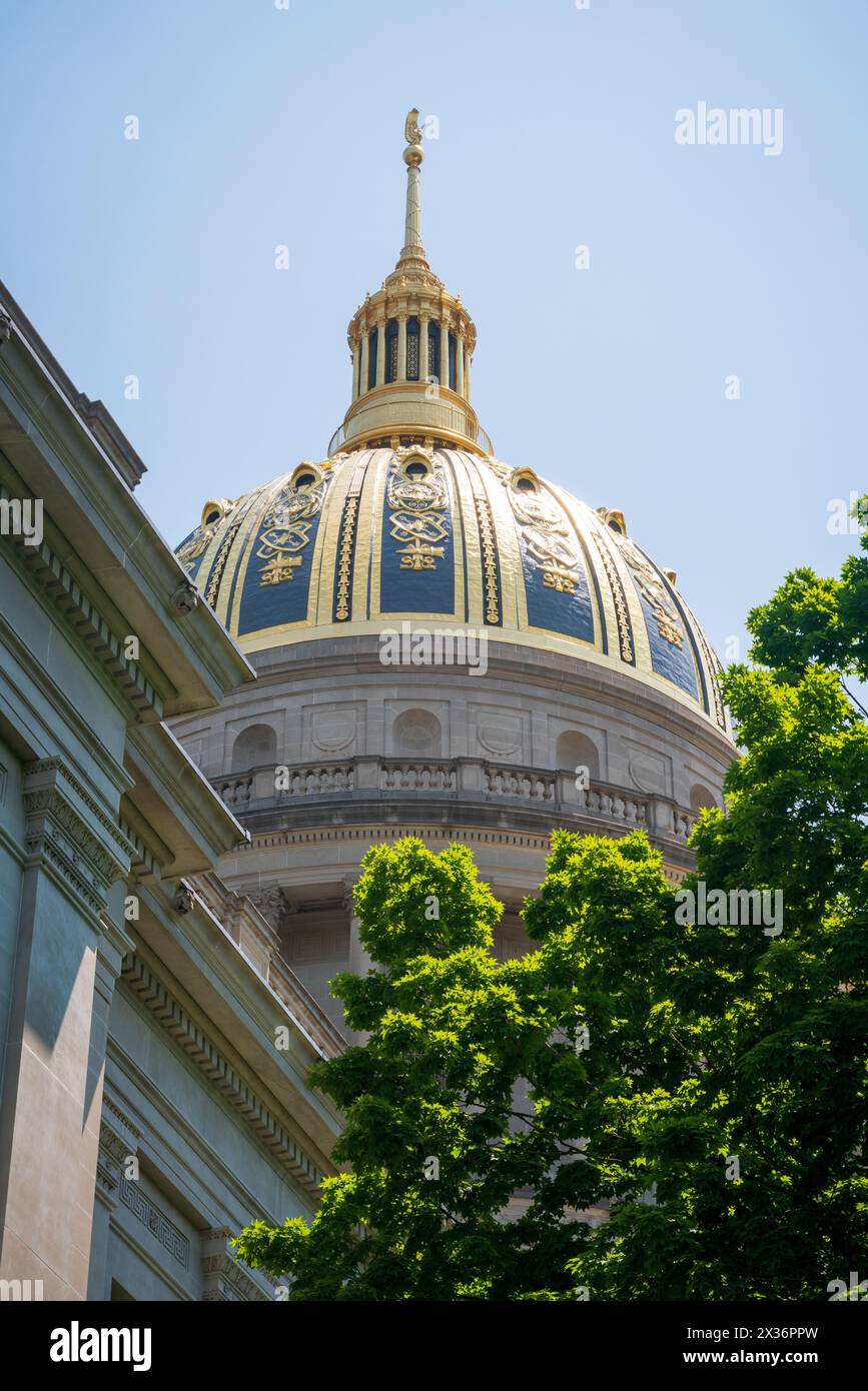 West Virginia State Capitol Building, Government office in Charleston ...