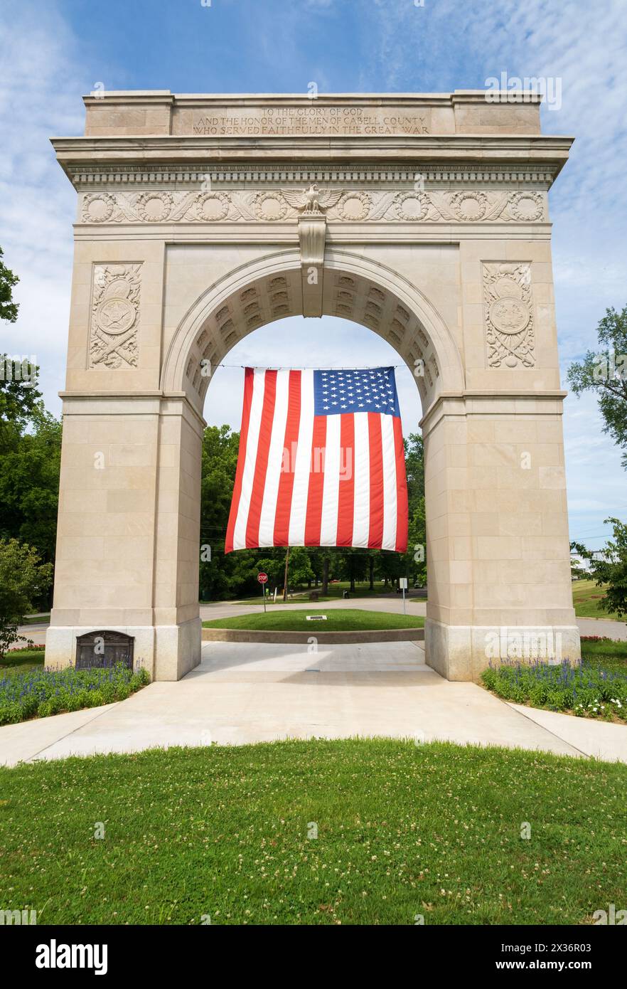 The Memorial Arch in Memorial Park at Huntington, Cabell County, West Virginia, USA Stock Photo ...