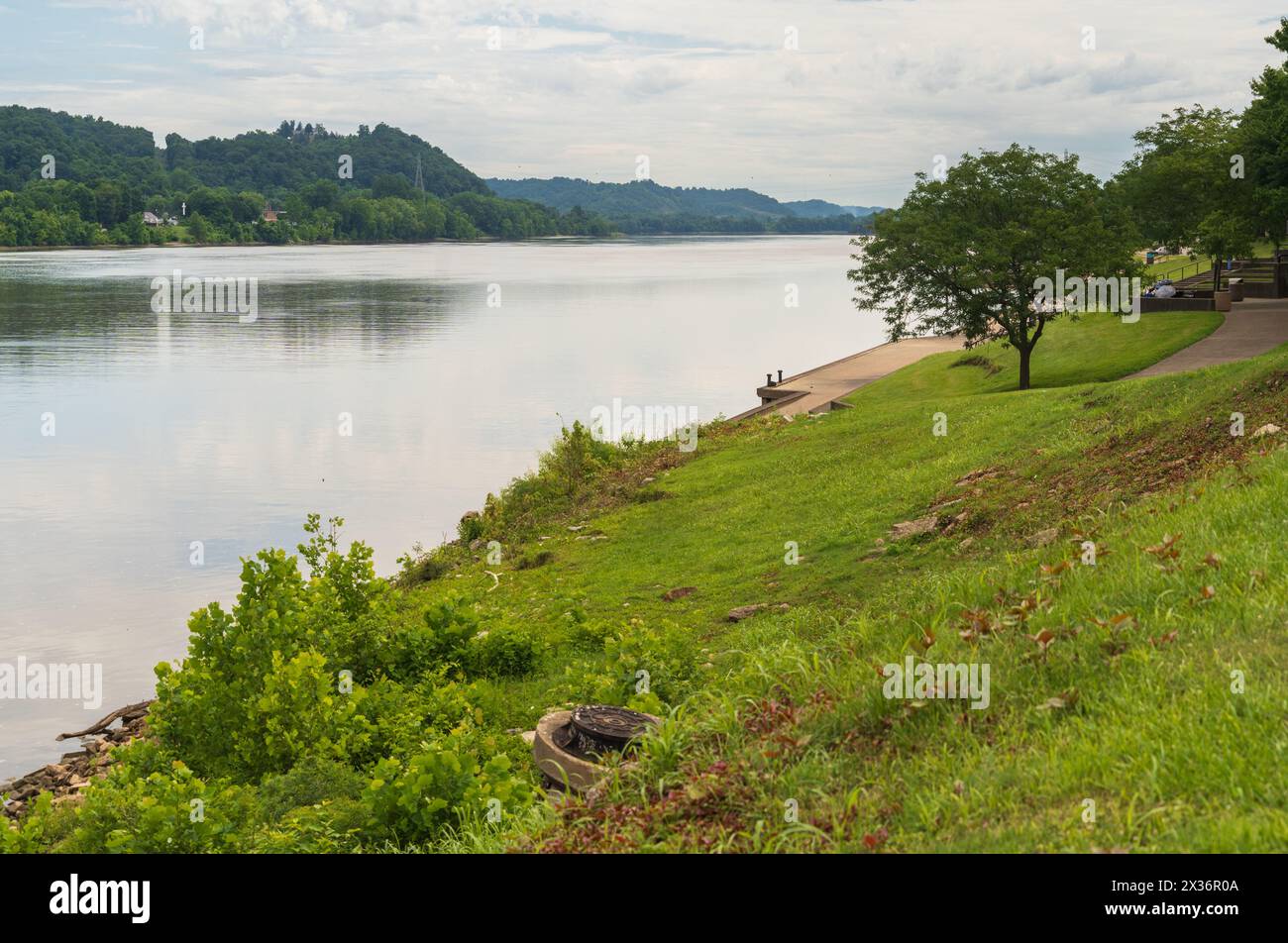 Ohio River at Huntington City in West Virginia, USA Stock Photo - Alamy
