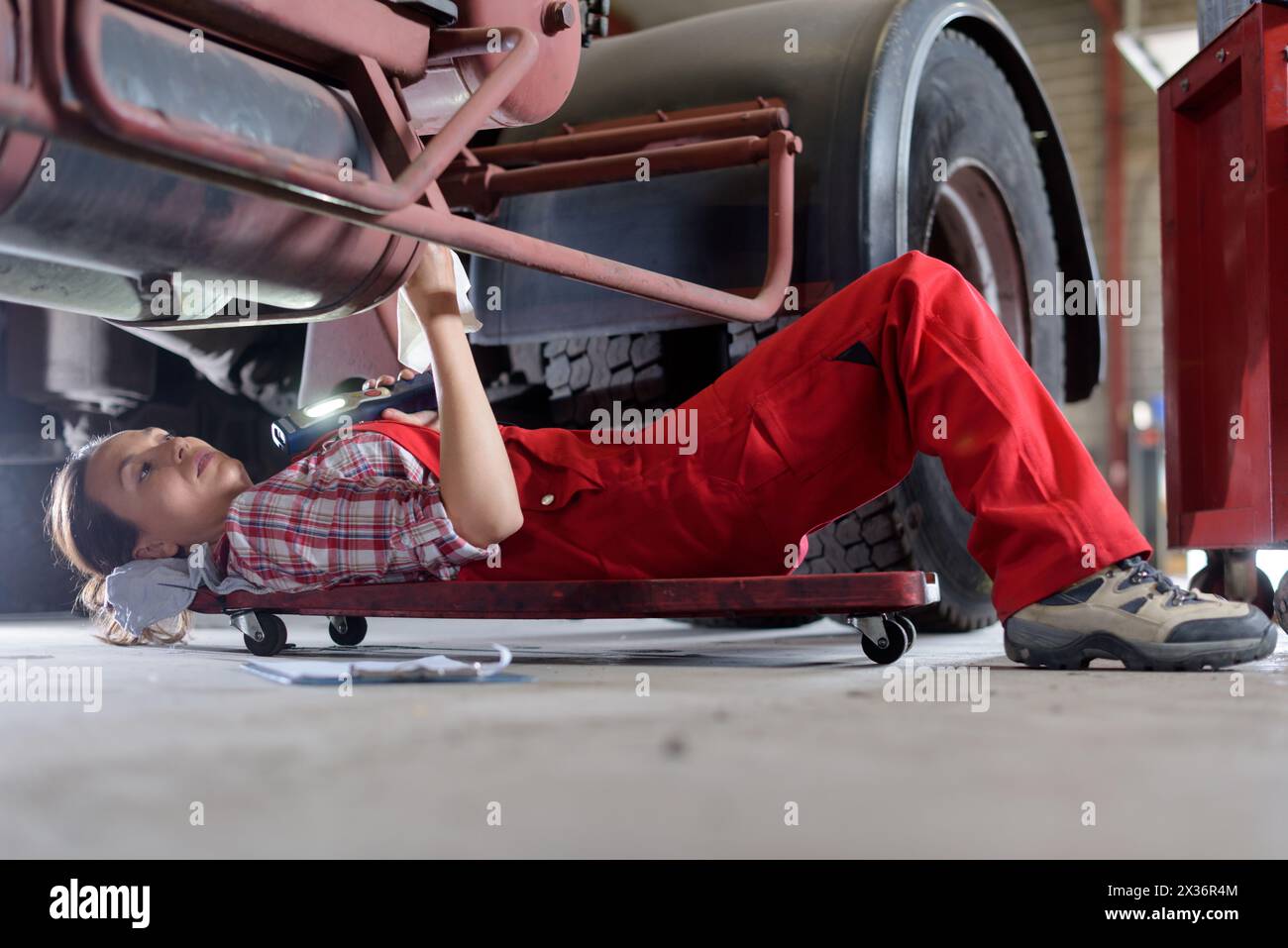 Wheeled vehicle mechanic hi-res stock photography and images - Alamy